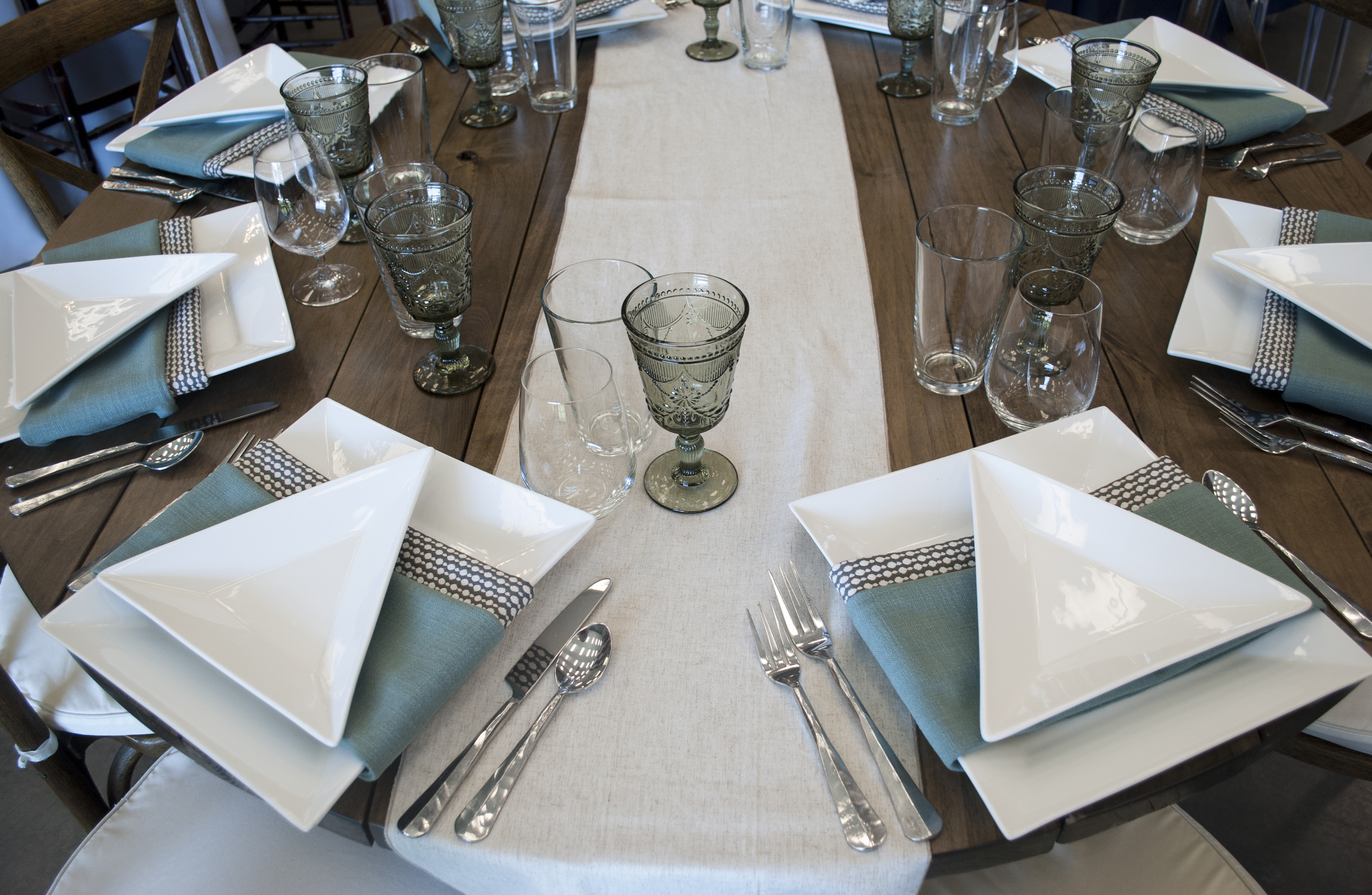 kinds-of-table-settings-how-to-set-the-table-where-to-put-the-fork